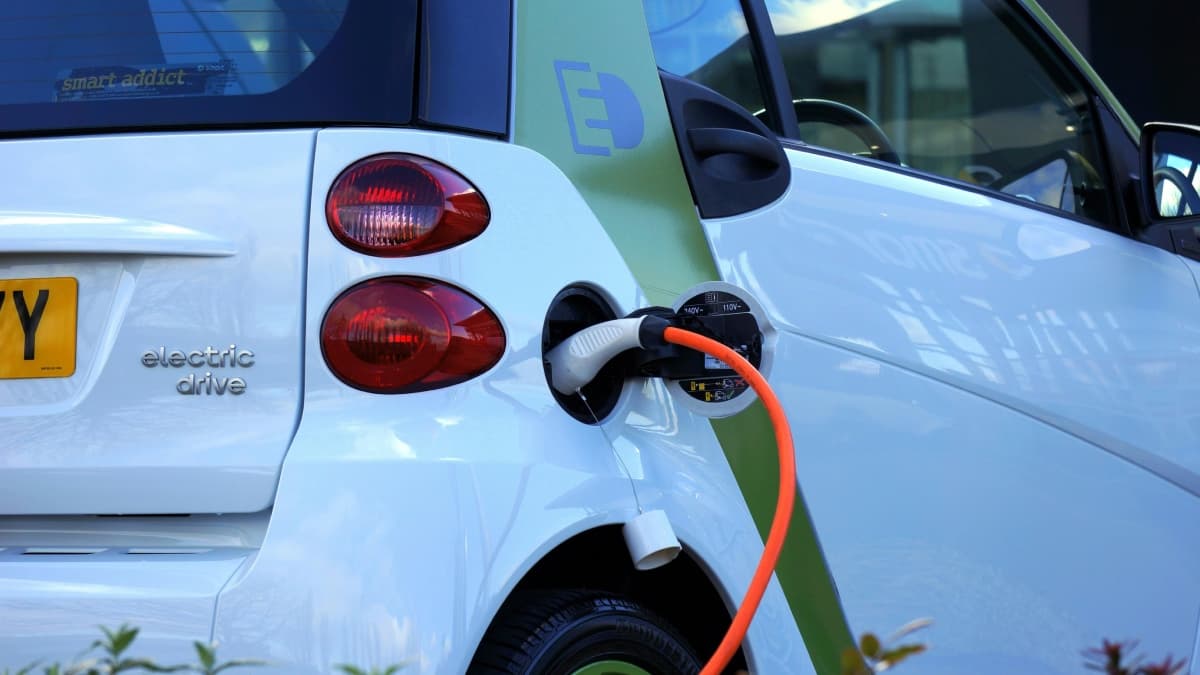 Australians bought 157K EVs last year, it needs to hit 240K in 2026